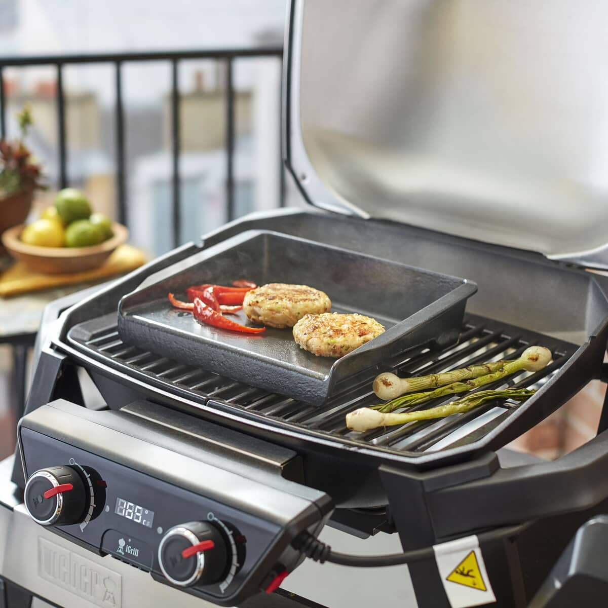 Weber® Griddle - PULSE® 1000 and 2000 Electric (6609) - BBQ World